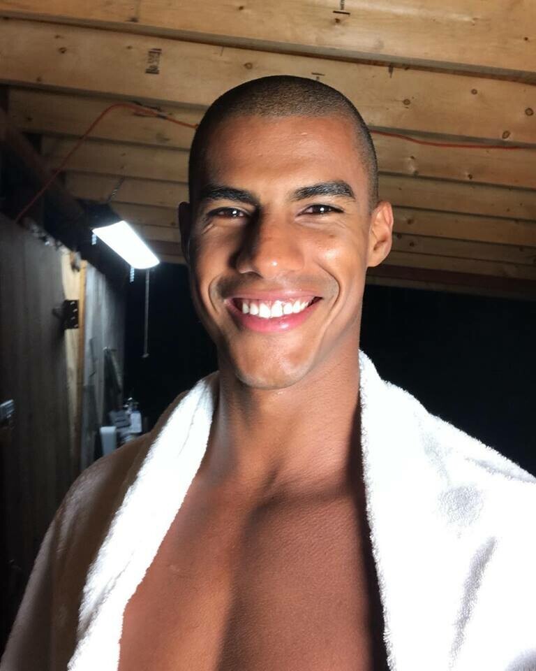 Handsome Stud : r/WhenGuysSmile
