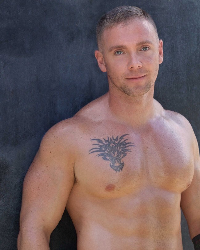 Daniel Bryan Rispetta La Maglietta Della Barba